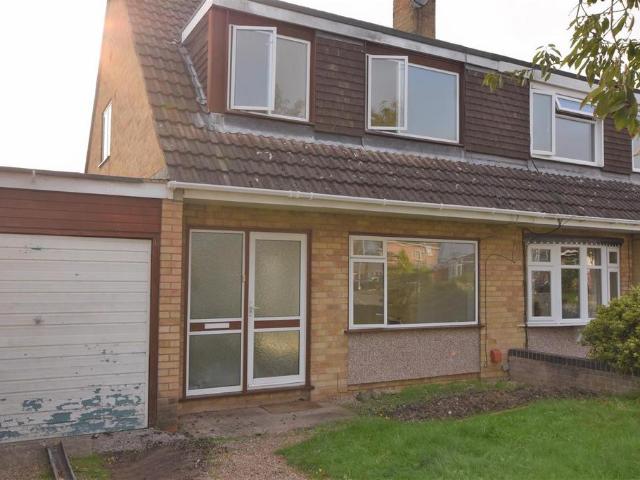 Laxton Avenue, Worcester WR2 3 bed semi detached house to rent £1,175 pcm £271 pw