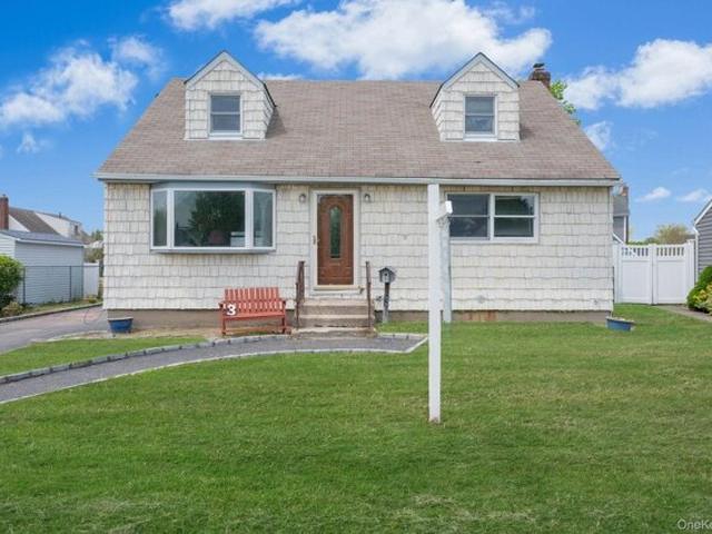 Layton Ave, Hicksville, Home For Sale