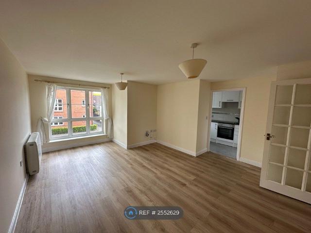 Layton St, Welwyn Garden City AL7, 2 bed flat to rent, £1,395 pcm | PrimeLocation