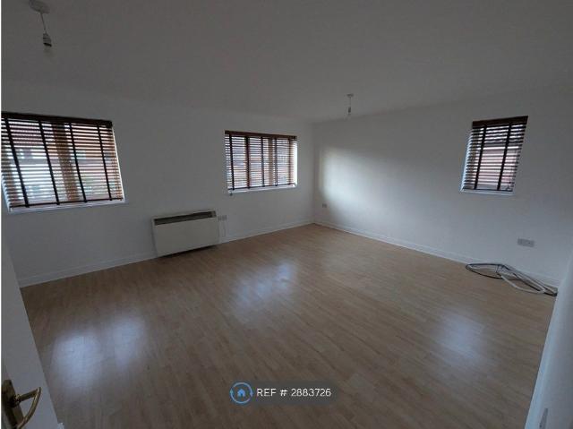 Layton St, Welwyn Garden City AL7, 2 bed flat to rent, £1,500 pcm | PrimeLocation
