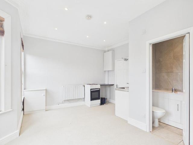 Layton Road, Brentford TW8, Studio to rent, £950 pcm | PrimeLocation