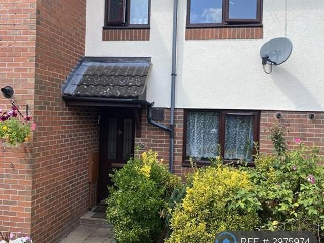 Lay Gardens, Radford Semele. 2 bed terraced house to rent £1,275 pcm £294 pw