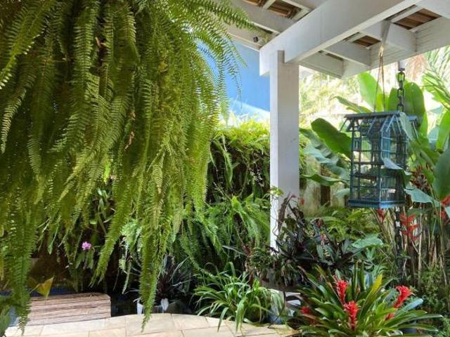 Lazaro Condomínio Pedra Verde ! Linda casa com 04 suítes amplas, com espaço gourmet e piscina !