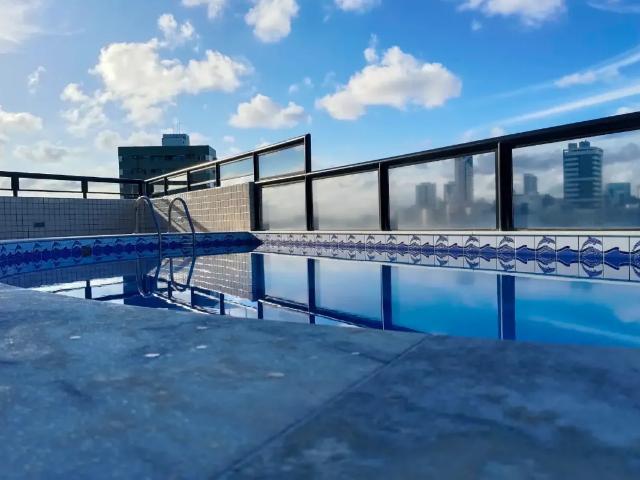 Lazer na cobertura com piscina no último piso e deck apartamento 2 quartos com suíte sala para 2 ambientes varanda cozinha todos os quartos com armários embutidos cozinha com armários localização m