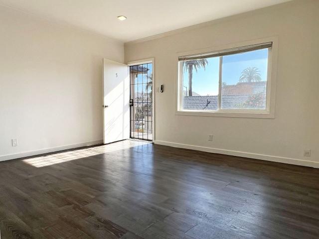 LB1071 2 Bedroom Apartment for Rent at 1071 Olive Ave, Long Beach, CA 90813 Saint Mary