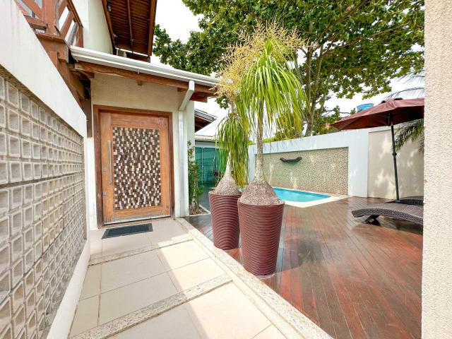 LC001EF CASA COM PISCINA 4 DORMITÓRIOS
