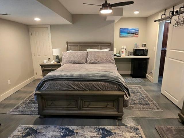Lg Basement Bedroom Fully Furnished/Bills Included