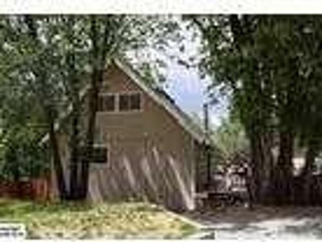 Lg. Rm Upstairs, unfurnished, 12´ open beam chalet style w/1/2 bath