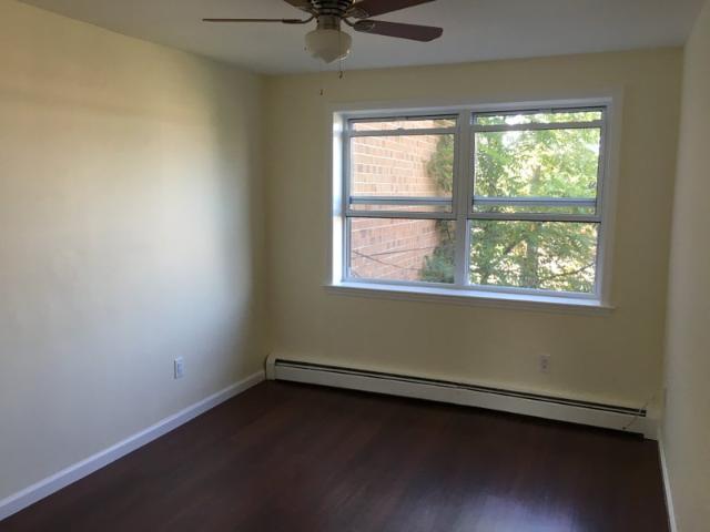 Lg rm in 4BR/2Bth apt w laundry/patio/bike storage