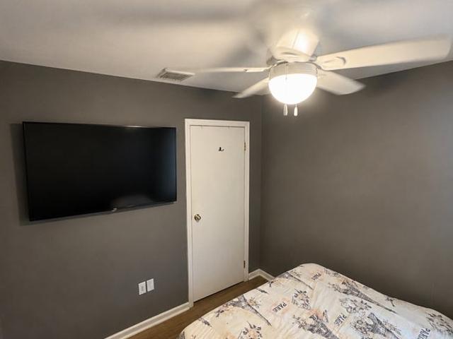 Lg rm Murphy bed pvt bathroom