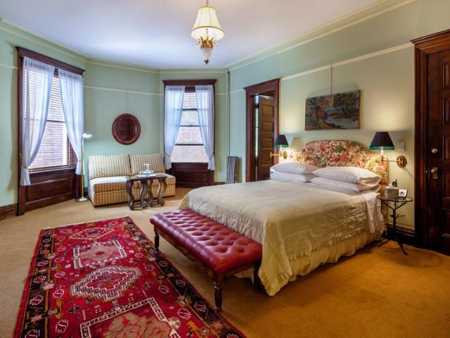 Lg Sunny Furn Bedroom with En Suite Bath Manhattan