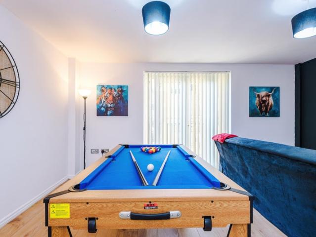 Lge 2 Bed Stylish Flat Close to City, Uni, Quays