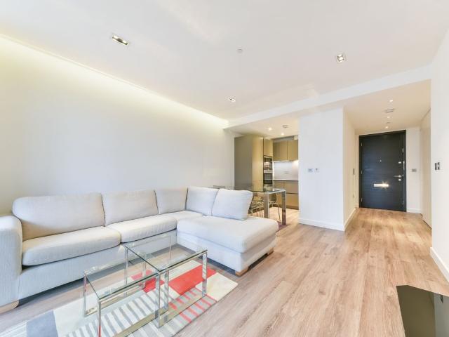 Leman Street, Aldgate, London E1, 1 bed flat to rent, £3,250 pcm | PrimeLocation