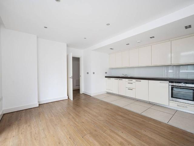 Leman Street E1, Tower Hamlets, London, 1 bed flat to rent, £2,300 pcm | PrimeLocation