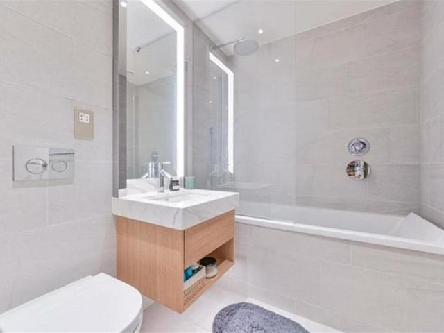 Leman Street, London, E1 2 bed apartment to rent £3,350 pcm £773 pw