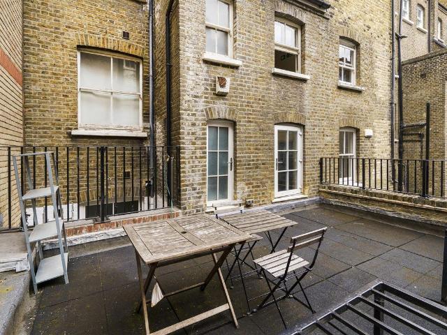 Leman Street, London. E1, 2 bed flat to rent, £2,700 pcm | PrimeLocation