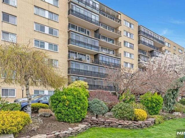 Lemoine Ave Apt C, Fort Lee, Property For Sale