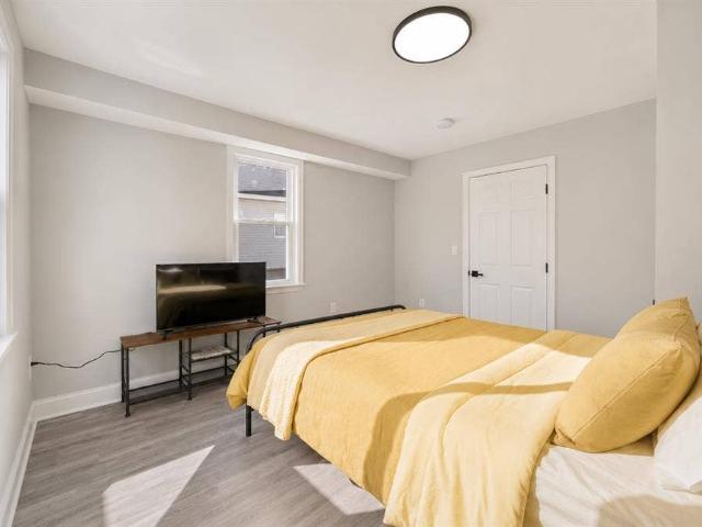 Lemon Yellow Room for Rent!