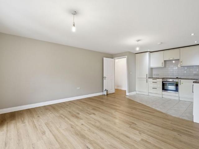 Lenthall Avenue, Grays