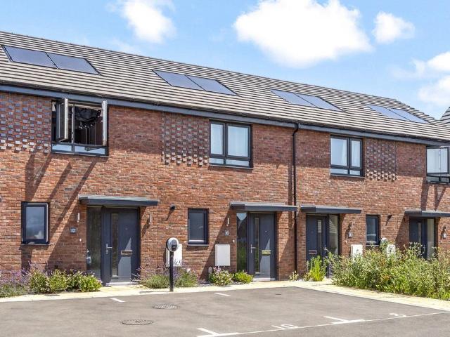 Lenthall Place, Hassocks, West. 2 bed terraced house to rent £1,900 pcm £438 pw