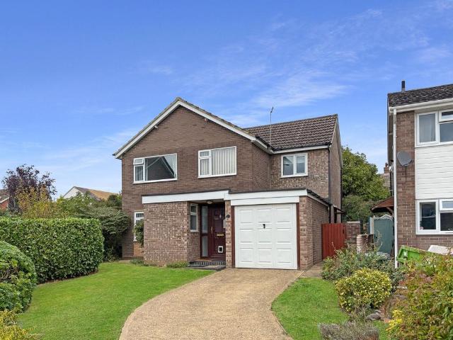 Lenton Close, Huntingdon PE28 4 bed detached house to rent £1,900 pcm £438 pw