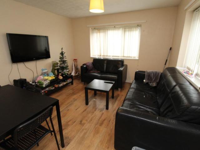 Lenton Boulevard, Nottingham NG7 6 bed semi detached house to rent £2,730 pcm £630 pw