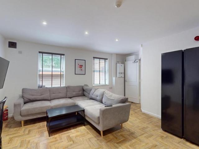 Lenton Boulevard 6 bed house share to rent £3,504 pcm £809 pw