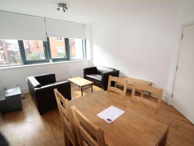 Lenton NG7 4 bed flat to rent £2,086 pcm £481 pw