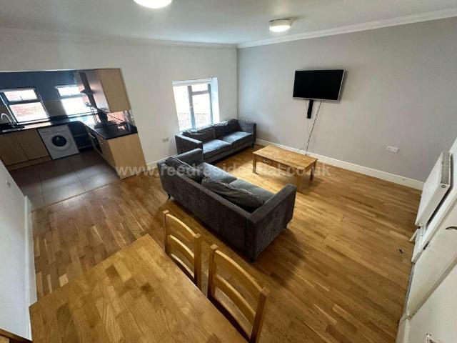 Lenton NG7 6 bed flat to rent £2,738 pcm £632 pw