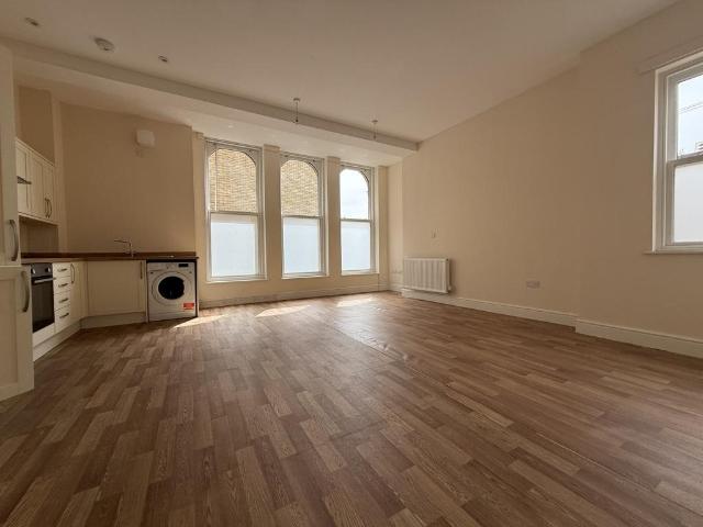 Lenworth House, Ashford Road. 2 bed flat to rent £1,550 pcm £358 pw