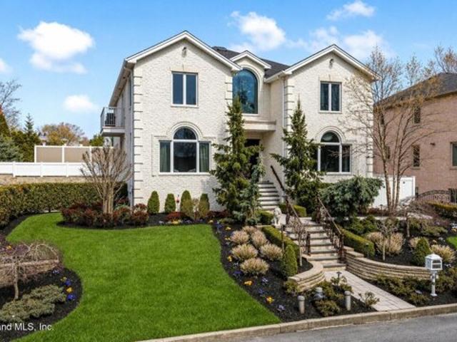 Lenzie St, Staten Island, Home For Sale