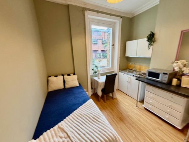 Lena Gardens, London W6, Room to rent, £800 pcm | PrimeLocation