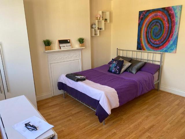 Lena Gardens, London, W6 Studio to rent £1,375 pcm £317 pw