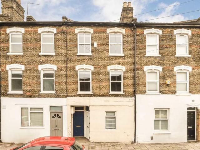 Lendal Terrace, London SW4 2 bed flat to rent £2,500 pcm £577 pw