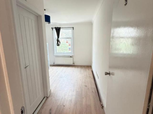Lenham Road, Thornton Heath CR7, 3 bed shared accommodation to rent, £2,850 pcm | PrimeLocation