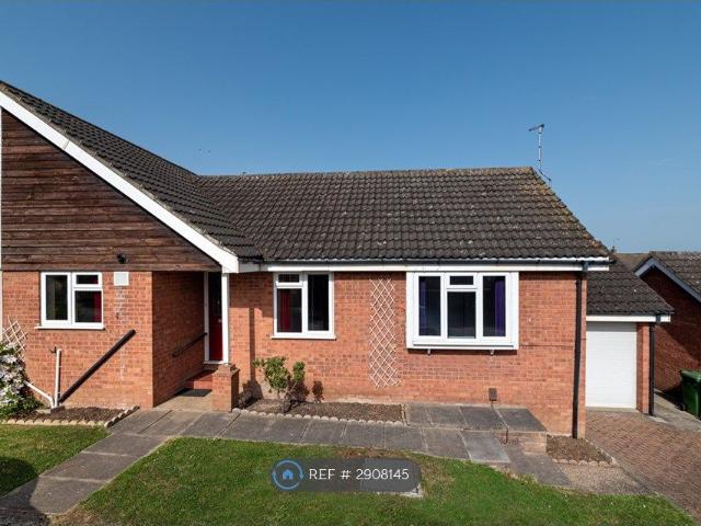 Lenham Way, Basildon SS13, 3 bed bungalow to rent, £1,800 pcm | PrimeLocation