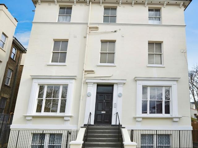 Lennard Road, Croydon CR0, 2 bed flat to rent, £1,725 pcm | PrimeLocation