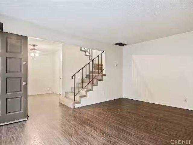 Lennox Ave, Van Nuys, CA 91405