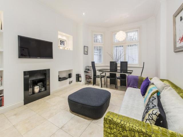 Lennox Gardens, London, SW1X 2 bed apartment to rent £4,333 pcm £1,000 pw