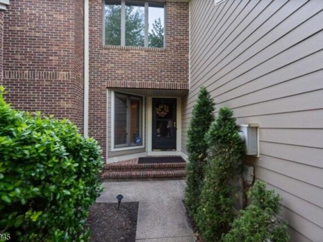 Lenox Ct, Montville Township, Home For Sale