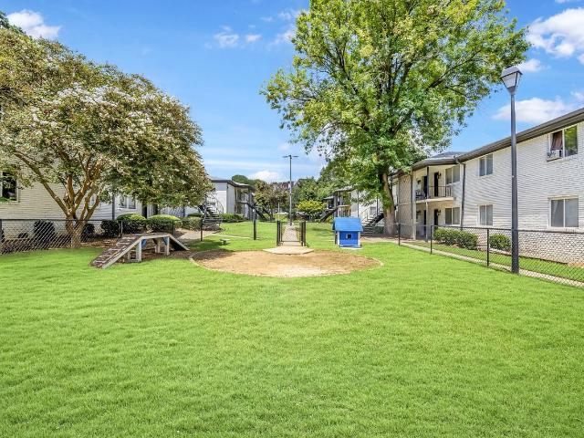 Lenox Place 1 Bedroom Apartment for Rent at 2572 Lenox Road Northeast, North Atlanta, GA 30324 Pine Hills