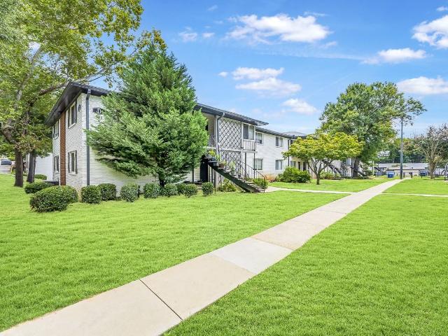 Lenox Place 2 Bedroom Apartment for Rent at 2572 Lenox Road Northeast, North Atlanta, GA 30324 Pine Hills