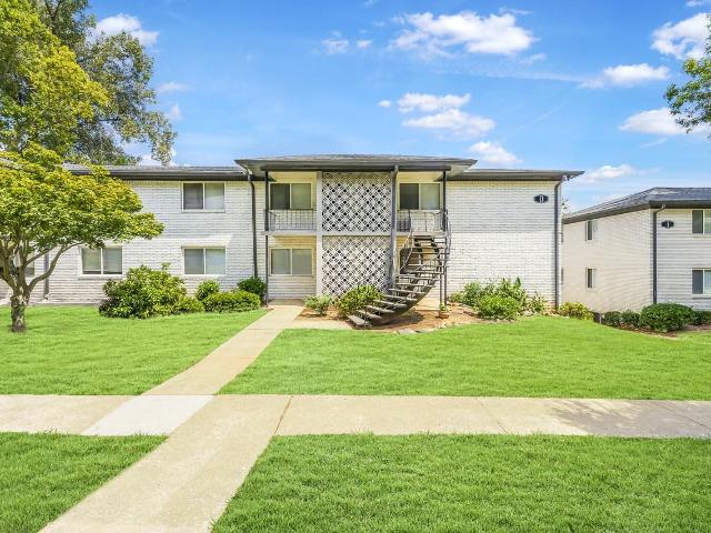 Lenox Place 3 Bedroom Apartment for Rent at 2572 Lenox Road Northeast, North Atlanta, GA 30324 Pine Hills