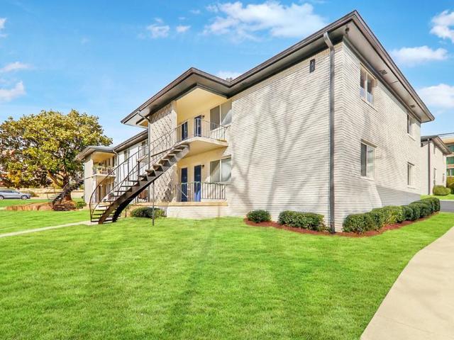 Lenox Place 3 Bedroom Apartment for Rent at 2572 Lenox Road Northeast, North Atlanta, GA 30324 Pine Hills