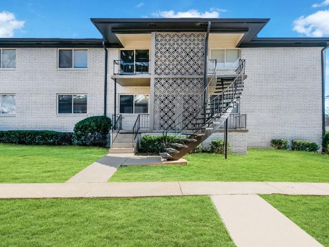 Lenox Place 3 Bedroom Apartment for Rent at 2572 Lenox Road Northeast, North Atlanta, GA 30324 Pine Hills