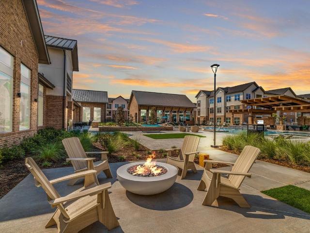 Lenox Sienna | Apartments & Townhomes 2 Bedroom Apartment for Rent at 4800 Henry Watts Rd, Missouri City, TX 77459