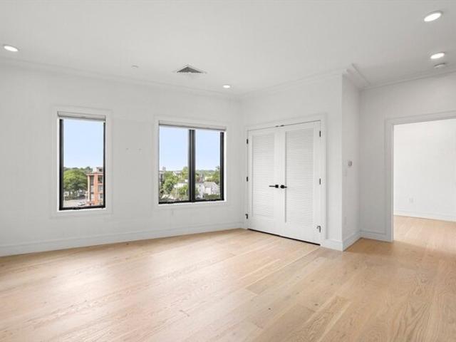 Leo M Birmingham Pkwy Apt,boston, Condo For Sale