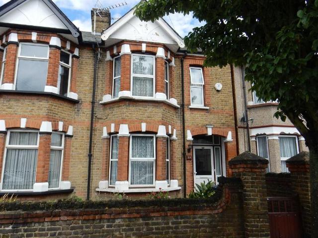 Leonard Road, Southall 3 bed end of terrace house to rent £2,250 pcm £519 pw
