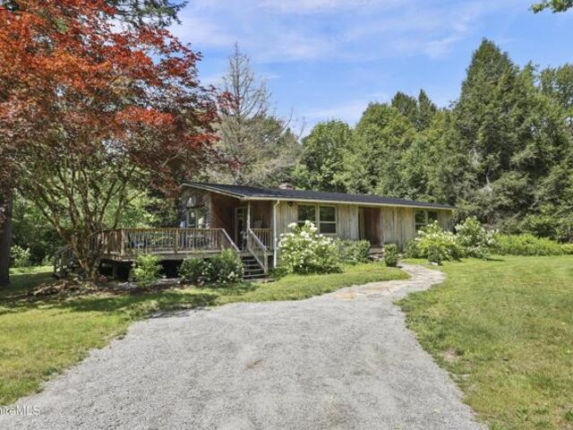 Leonhardt Rd, Becket, Home For Sale