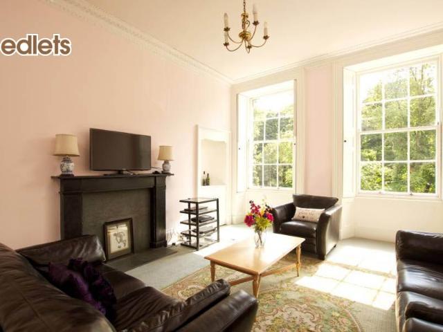 Leopold Place, Edinburgh EH7, 2 bed flat to rent, £2,200 pcm | PrimeLocation